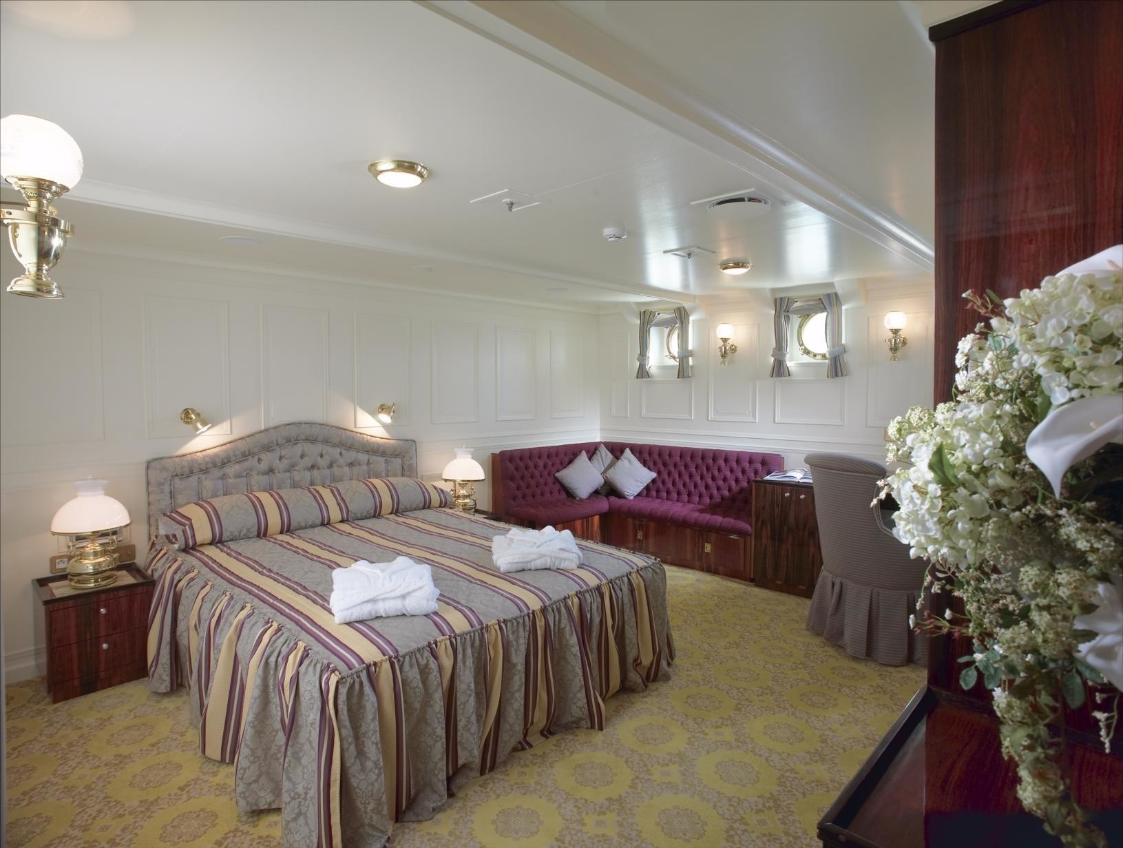 Yacht SS Delphine, Classic Yacht | CHARTERWORLD Luxury Superyacht Charters